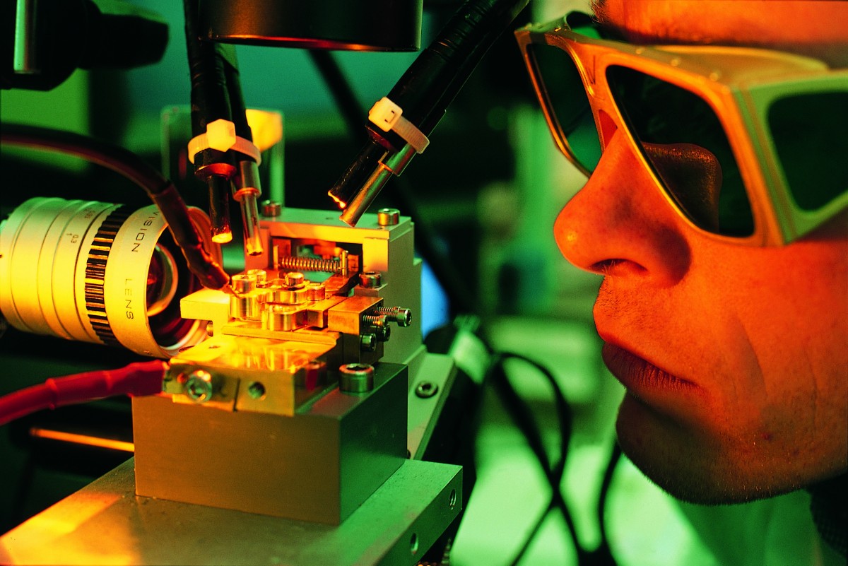 Ferdinand-Braun-Institut für Höchstfrequenztechnik und JENOPTIK Diode ...